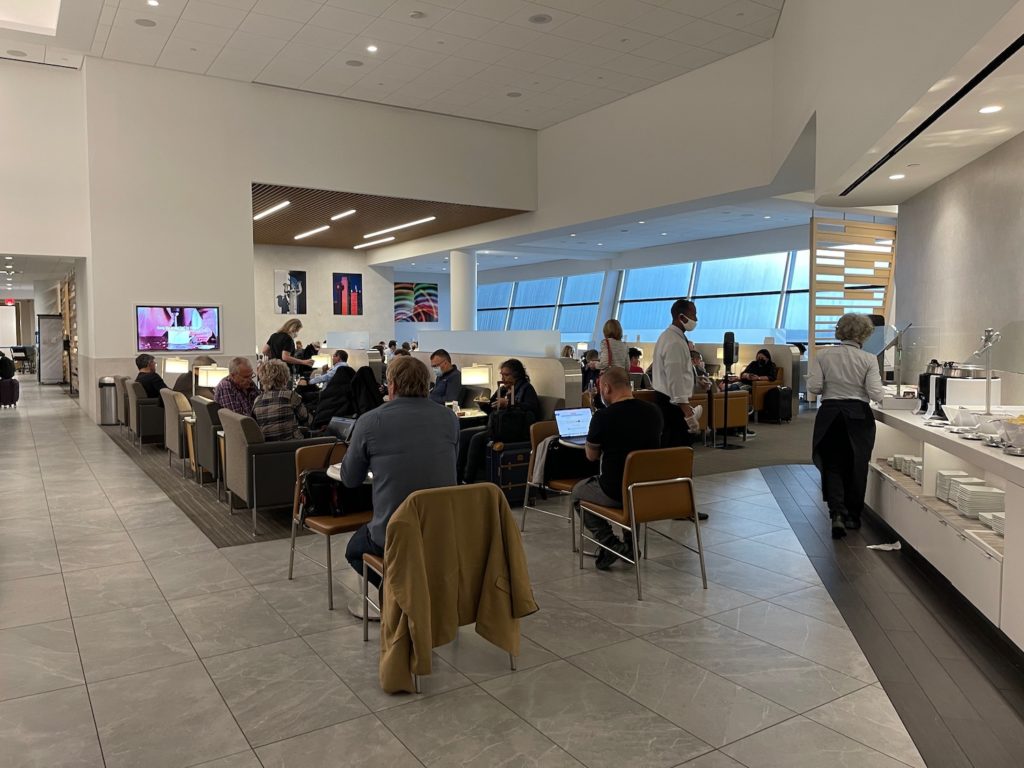 Review: American Airlines Admirals Club Dallas (DFW - Terminal D ...