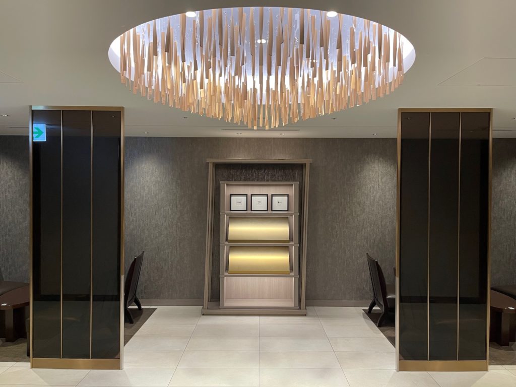 Review: JAL First Class Lounge Tokyo (NRT) - Live and Let's Fly