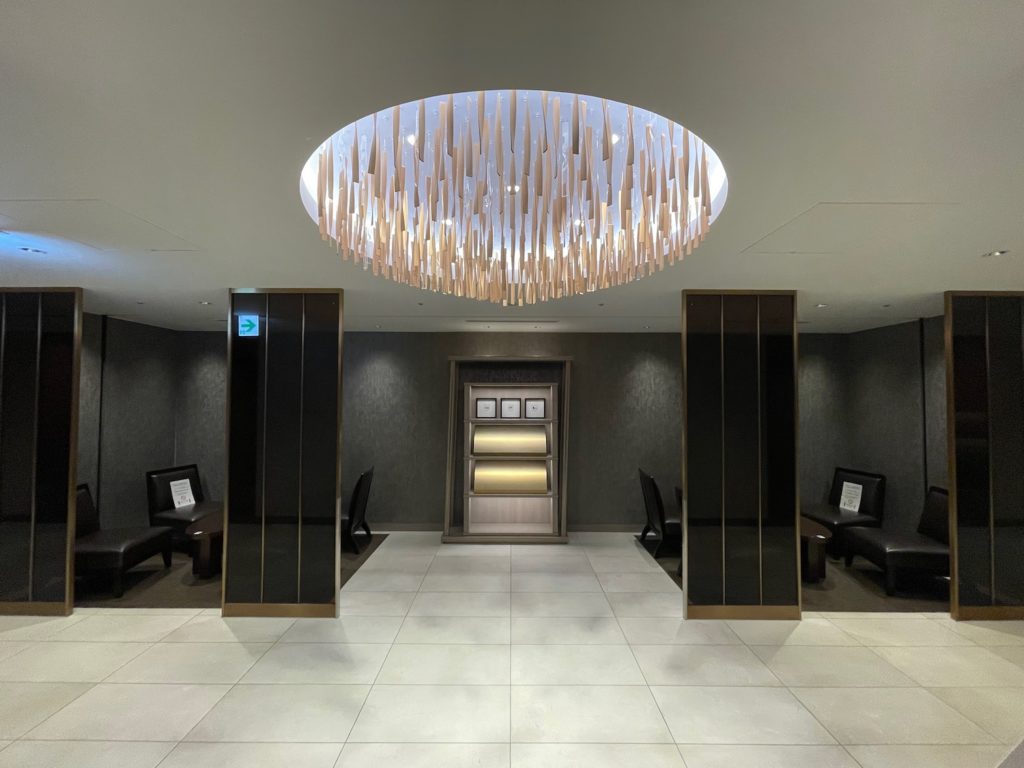 Review: JAL First Class Lounge Tokyo (NRT) - Live and Let's Fly