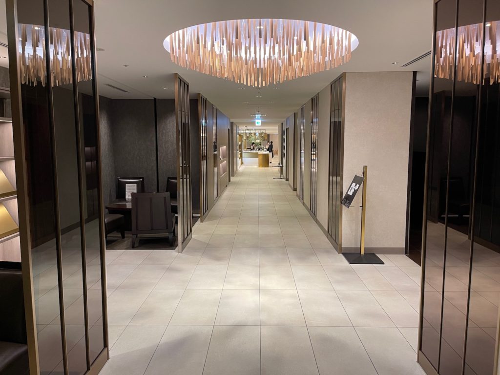 Review: JAL First Class Lounge Tokyo (NRT) - Live and Let's Fly