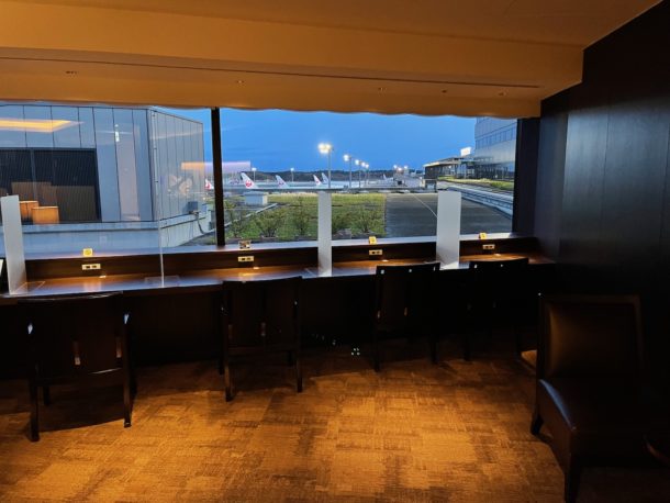 Review: JAL First Class Lounge Tokyo (NRT) - Live and Let's Fly