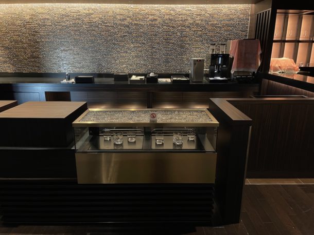Review: JAL First Class Lounge Tokyo (NRT) - Live and Let's Fly