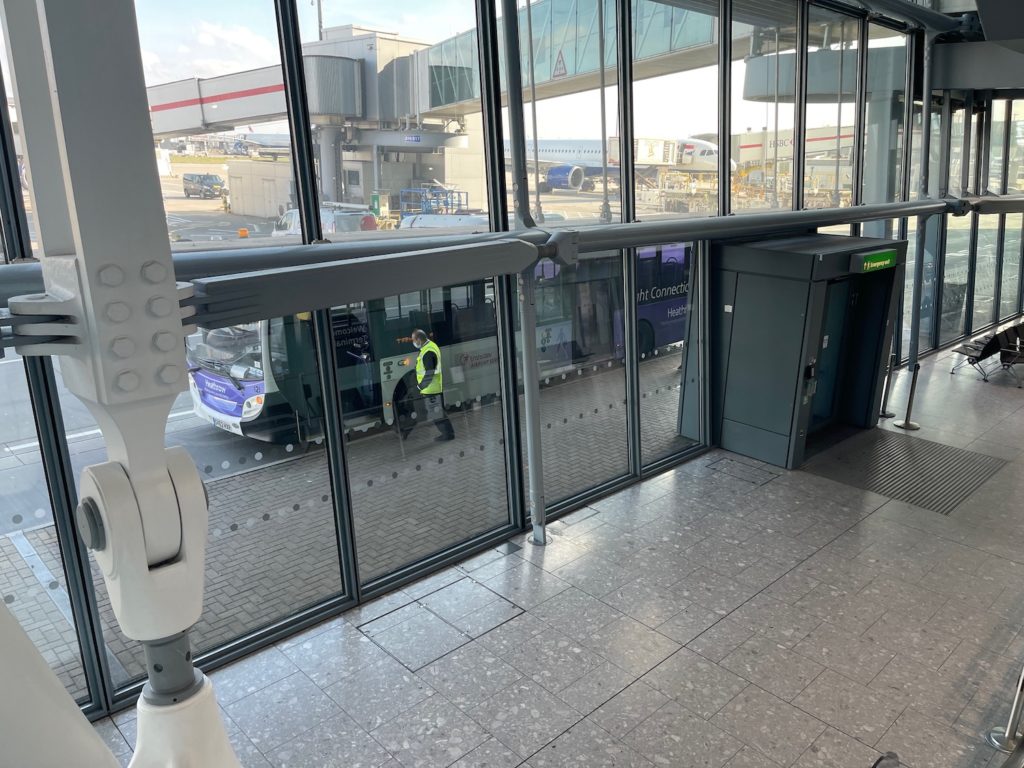 Review: British Airways 787-10 Business Class (Club Suite) - Live and ...