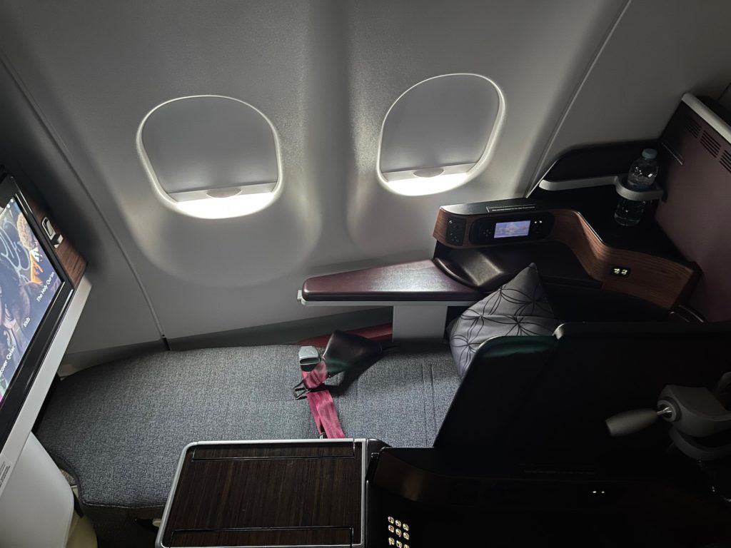 Review: Qatar Airways A330-300 "First Class" Doha - Amman - Live and Let's Fly