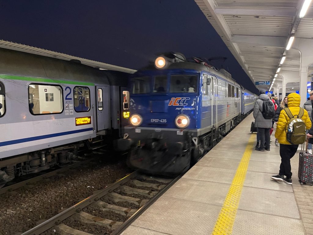 My 18-Hour Train Ride From Warsaw To Kyiv - Live and Let's Fly