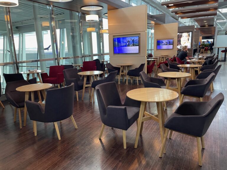 LOT Polonez Lounge Review: Warsaw Airport (WAW)