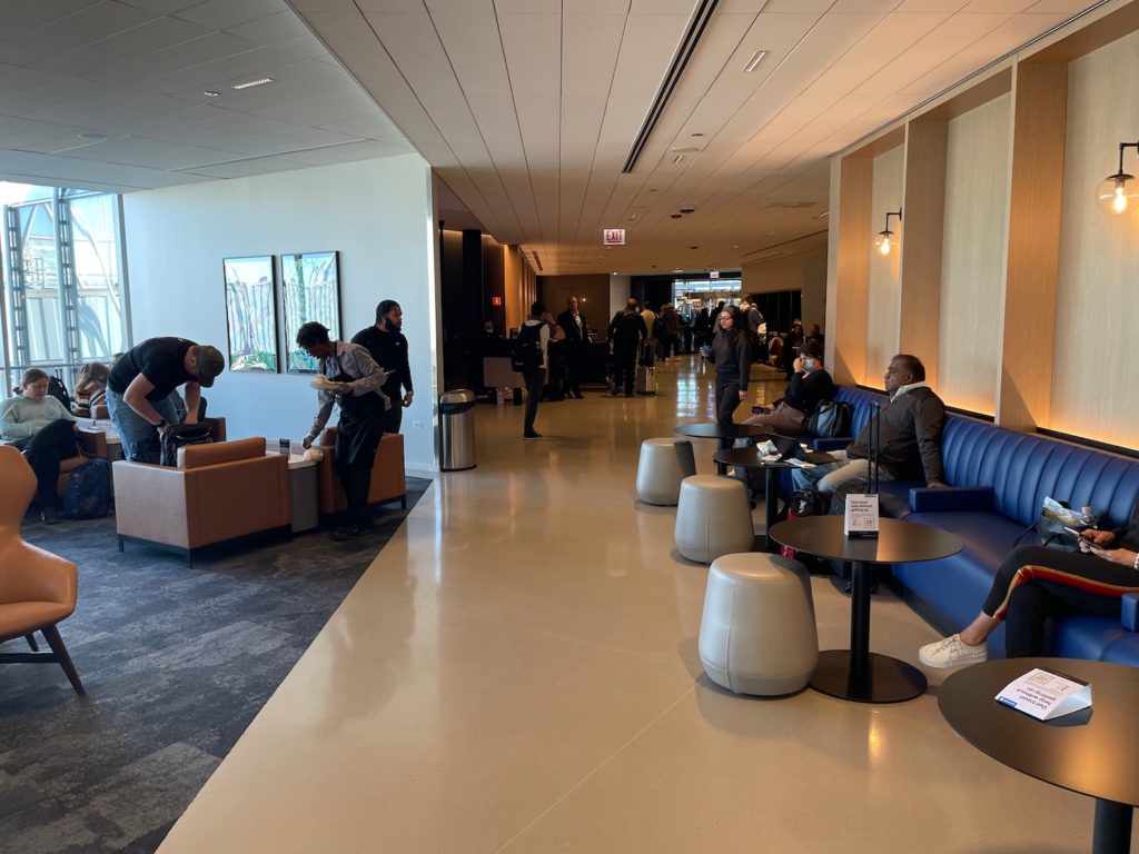 Review: United Club Chicago O'Hare (ORD - C10) - Live and Let's Fly