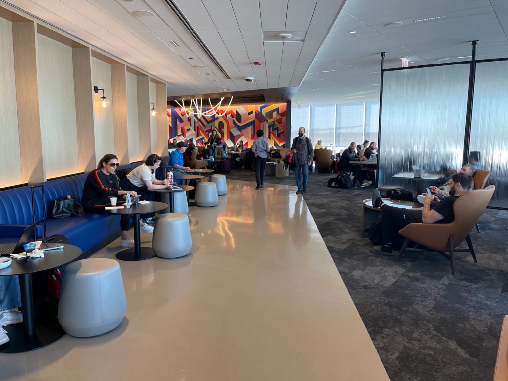 Review: United Club Chicago O'Hare (ORD - C10) - Live and Let's Fly