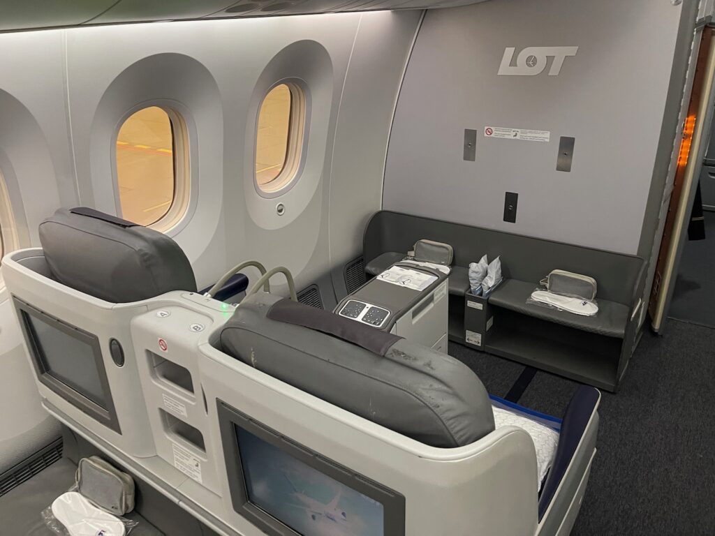 Review: LOT Polish 787-8 Business Class Warsaw - New York - Live and ...