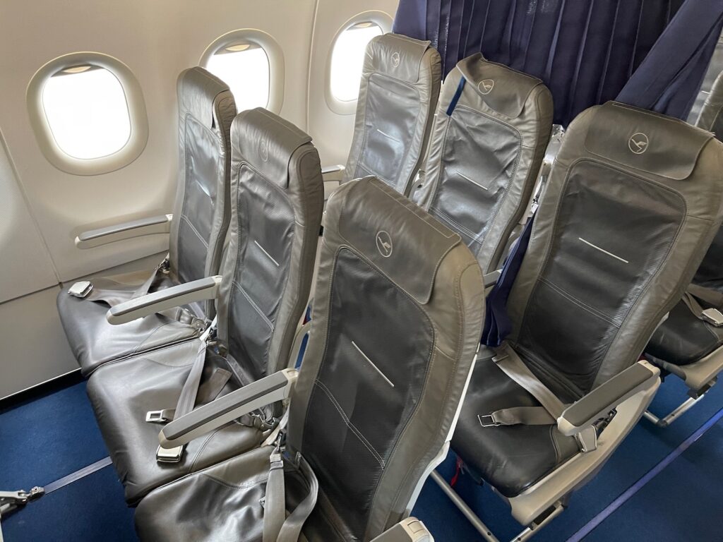 Review: Lufthansa A320neo Business Class - Live and Let's Fly
