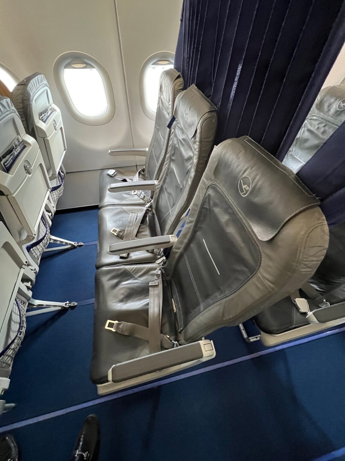Review: Lufthansa A320neo Business Class - Live and Let's Fly