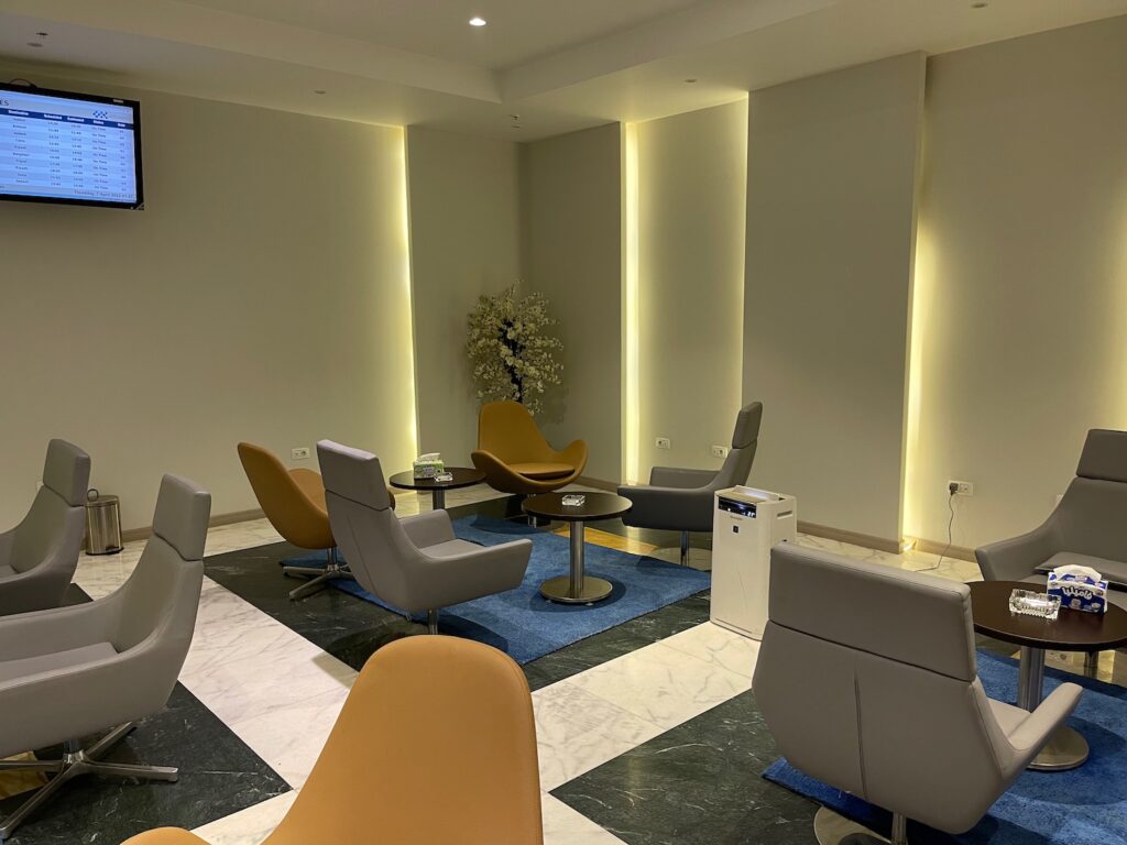 Review: Pearl Lounge Alexandria (HBE) - Live and Let's Fly