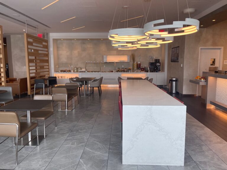 Greenwich Lounge JFK Review: Your 2025 Guide