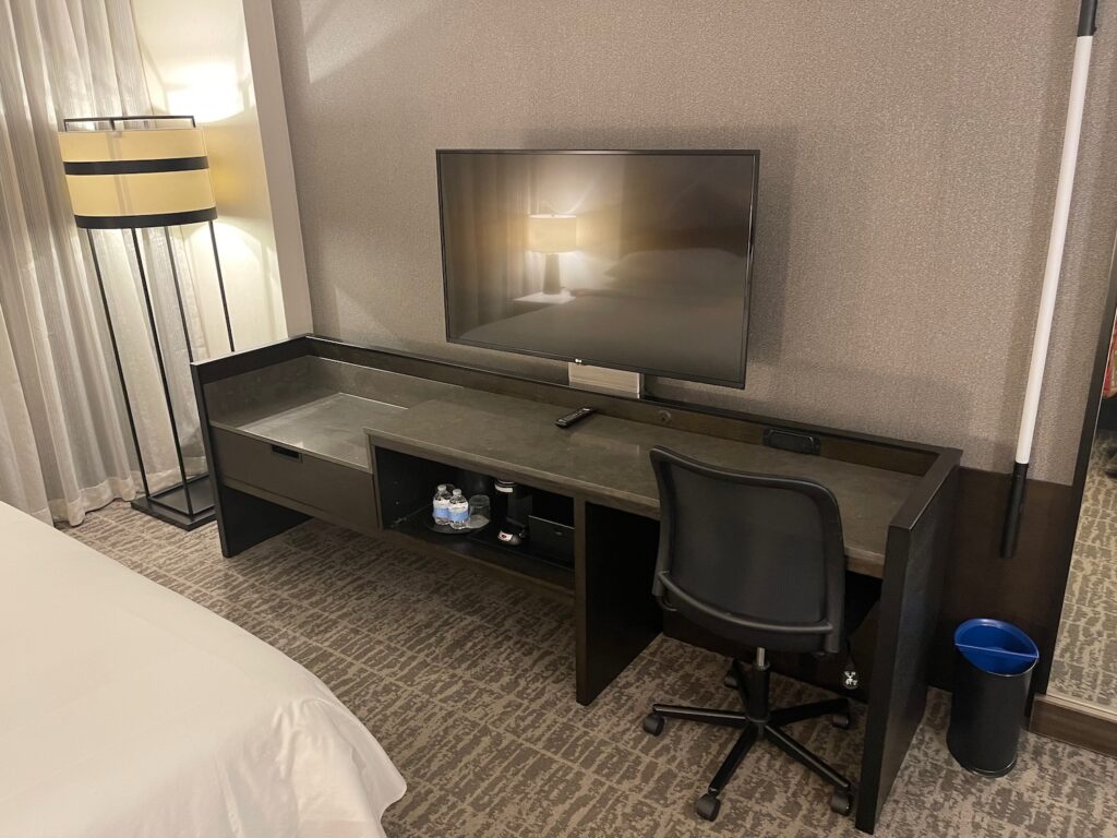 Review: Marriott Newark Airport - Live and Let's Fly