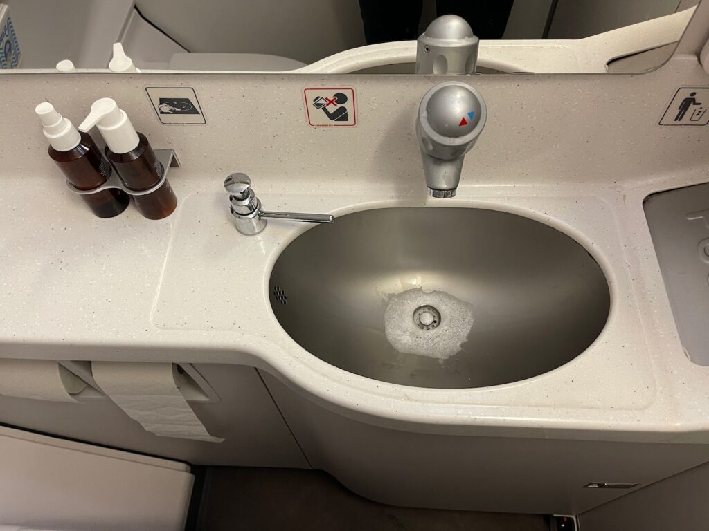 Review: SWISS A320neo Business Class - Live and Let's Fly