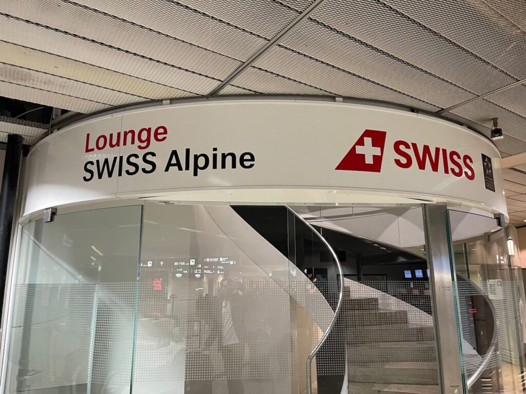SWISS Alpine Lounge Zurich (ZRH) Review: 2025 Experience