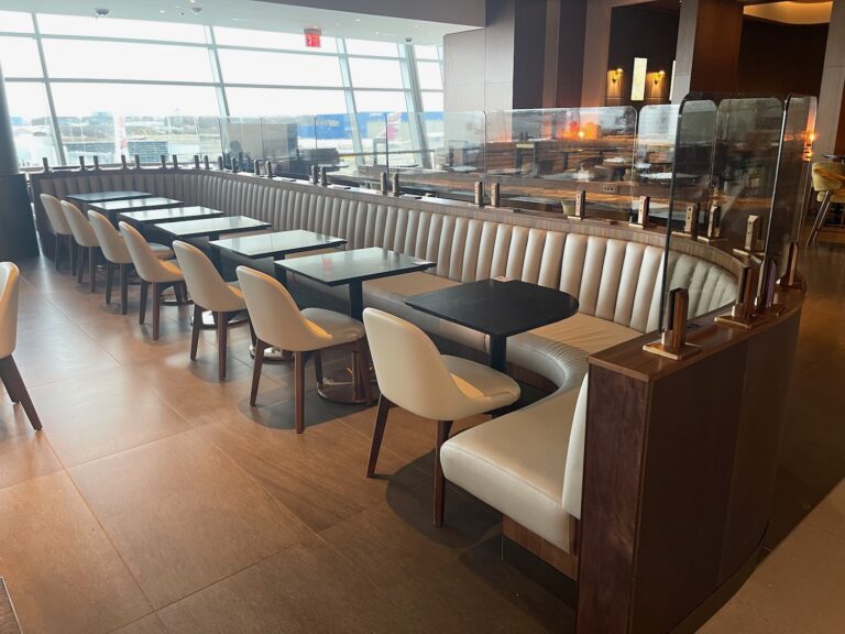 Review: Soho Lounge New York (JFK) - Oneworld Emerald Lounge - Live and ...