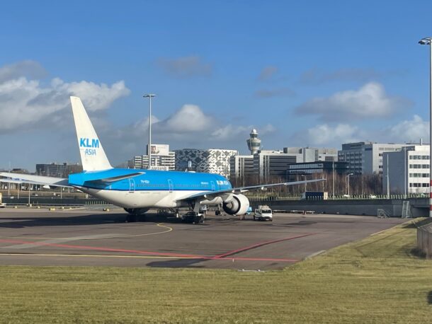 KLM 777-300ER Experiences Engine Failure Over England - Live and Let's Fly