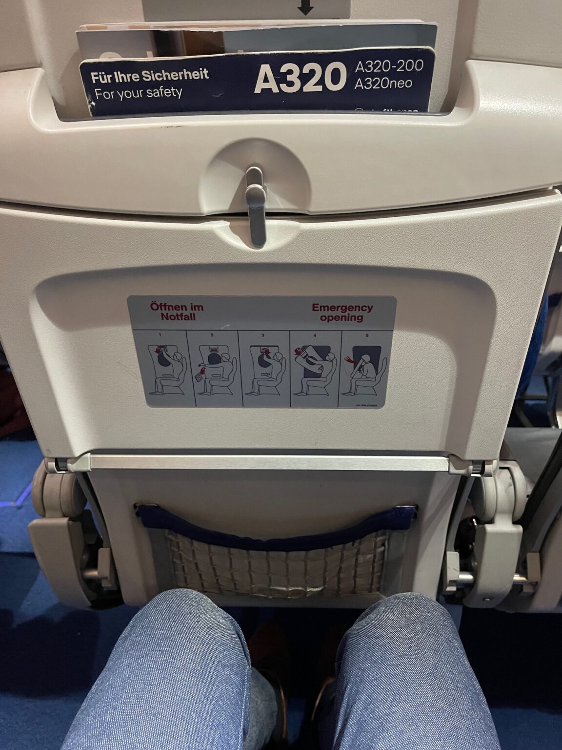 Review: Lufthansa A320-200 Economy Class - Live and Let's Fly