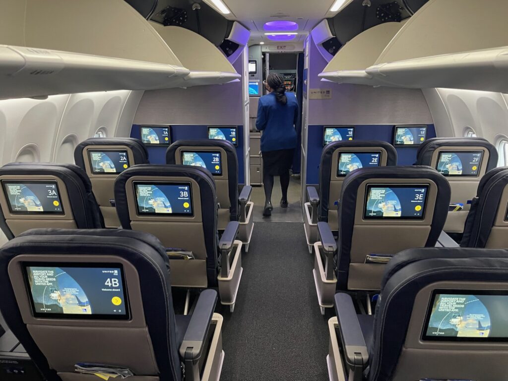 United Airlines Retrofits First Narrowbody Aircraft With Modern ...