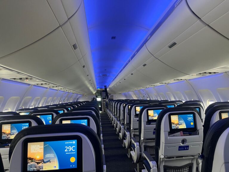 United Airlines Retrofits First Narrowbody Aircraft With Modern ...