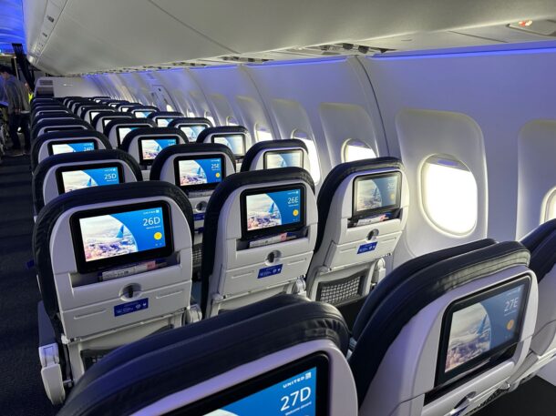 United Airlines Retrofits First Narrowbody Aircraft With Modern ...