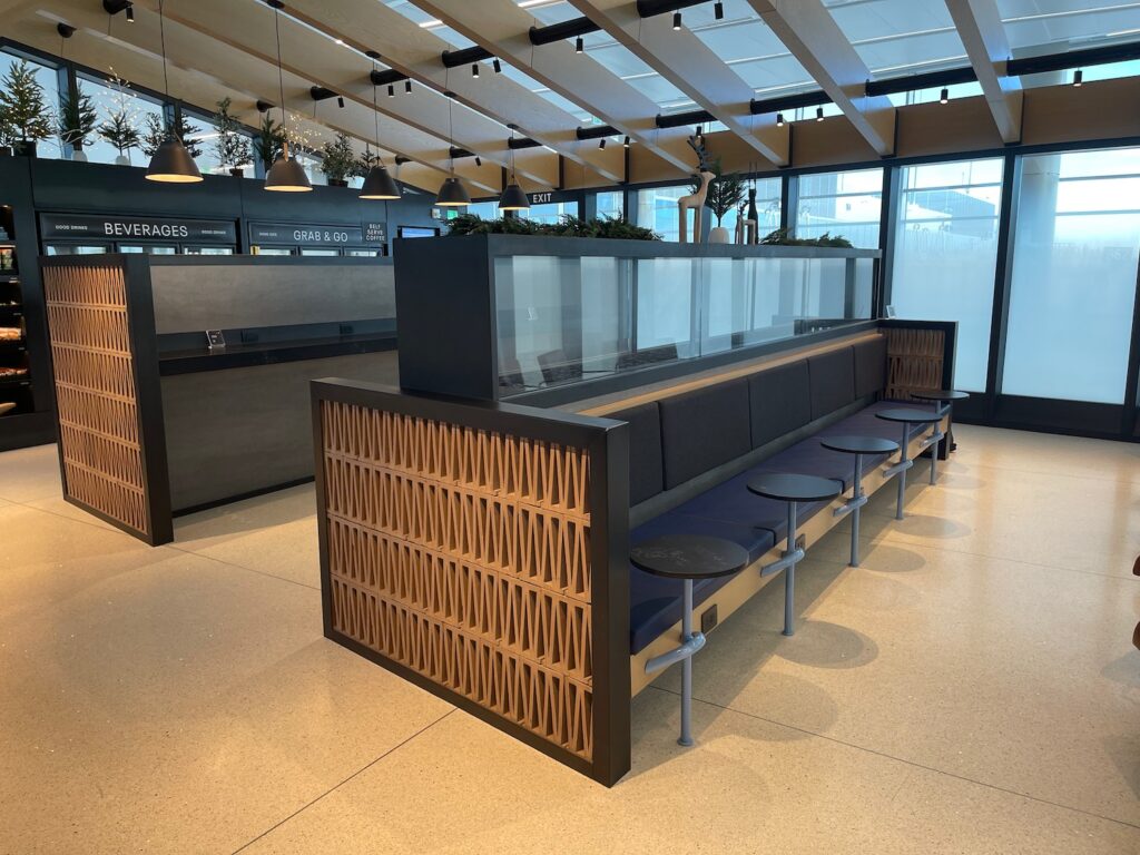 Discover United Club Fly Lounge DEN: Your Travel Oasis