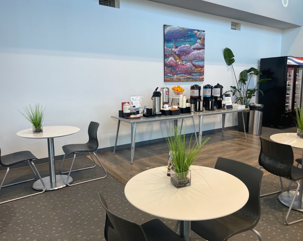 Denver Airport: United Pop-Up Club Review