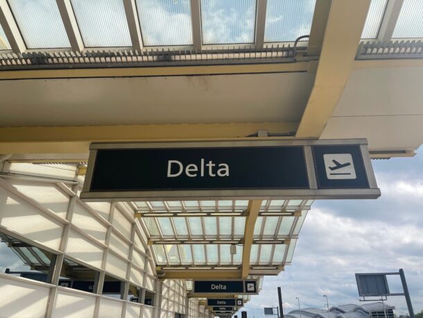 Review: Delta Air Lines 757-200 Business Class - Live and Let's Fly