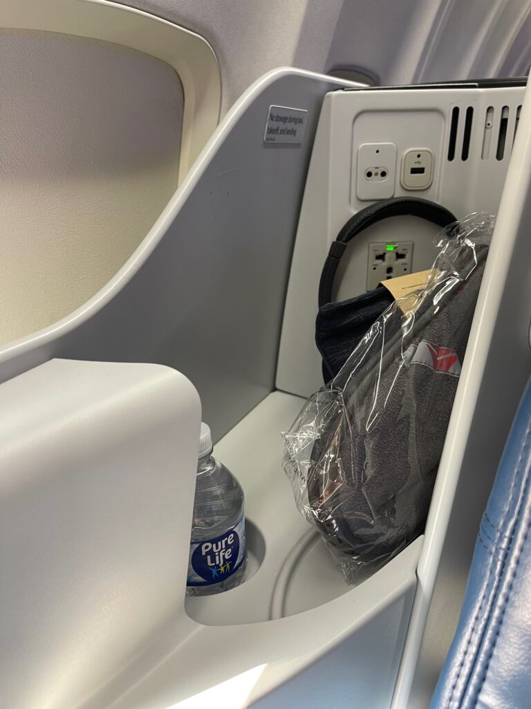 Review: Delta Air Lines 757-200 Business Class - Live and Let's Fly