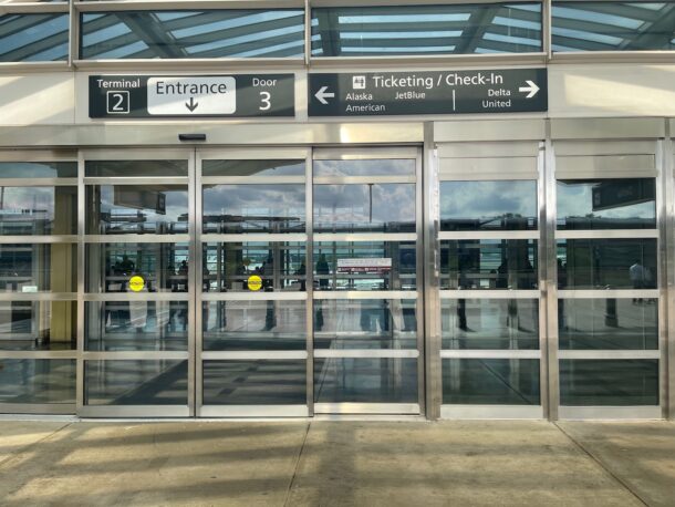 Review: Delta Air Lines 757-200 Business Class - Live and Let's Fly