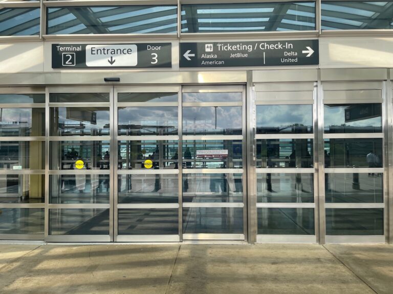 Review: Delta Air Lines 757-200 Business Class - Live and Let's Fly