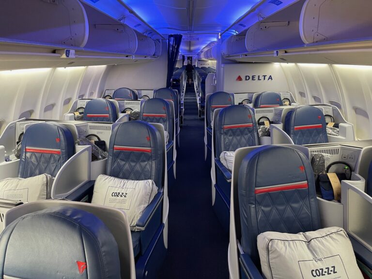 757-200 Business Class: Delta Vs. United - Live and Let's Fly