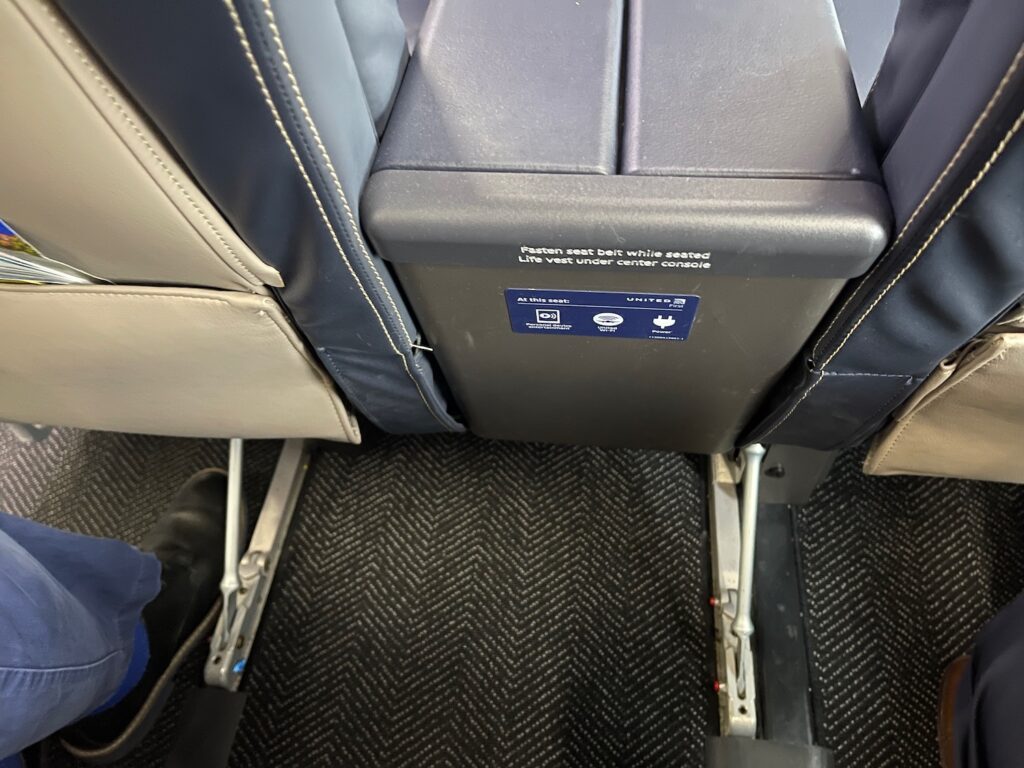 Review: United Airlines 737 MAX 8 First Class - Live and Let's Fly