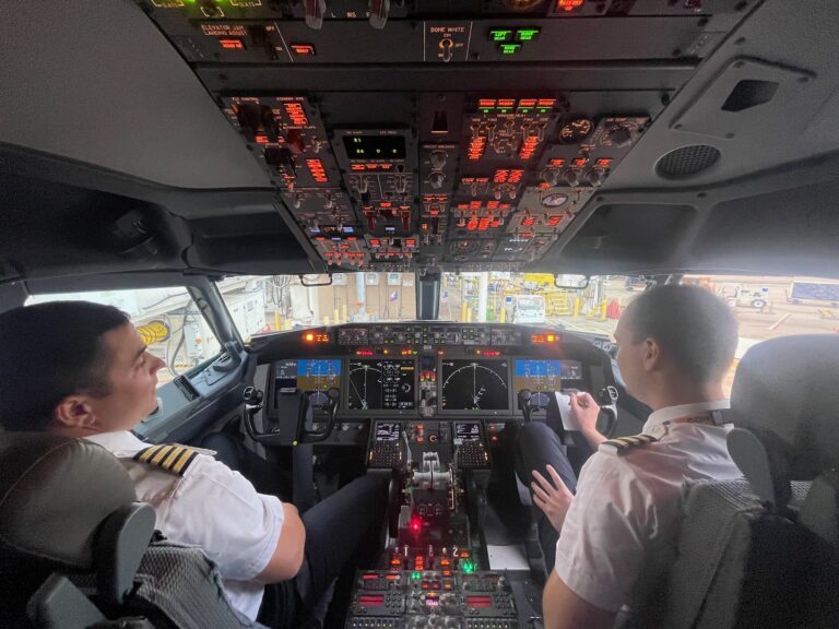 Review: United Airlines 737 MAX 8 First Class - Live and Let's Fly