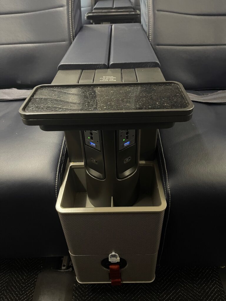 Review: United Airlines 737 MAX 8 First Class - Live and Let's Fly