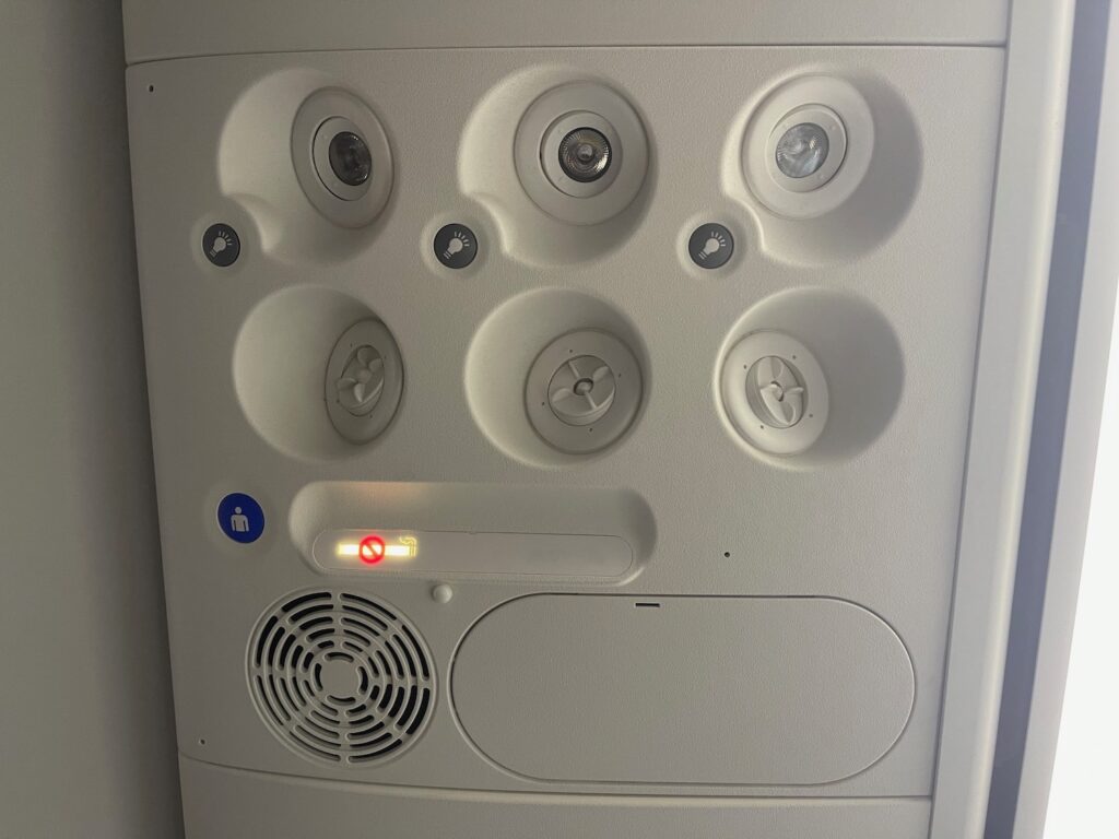 Review: United Airlines 737 MAX 8 First Class - Live and Let's Fly
