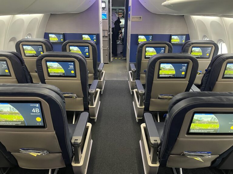 Review: United Airlines 737 MAX 8 First Class - Live and Let's Fly