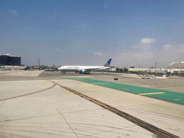 Review: United Airlines 757-300 First Class - Live and Let's Fly