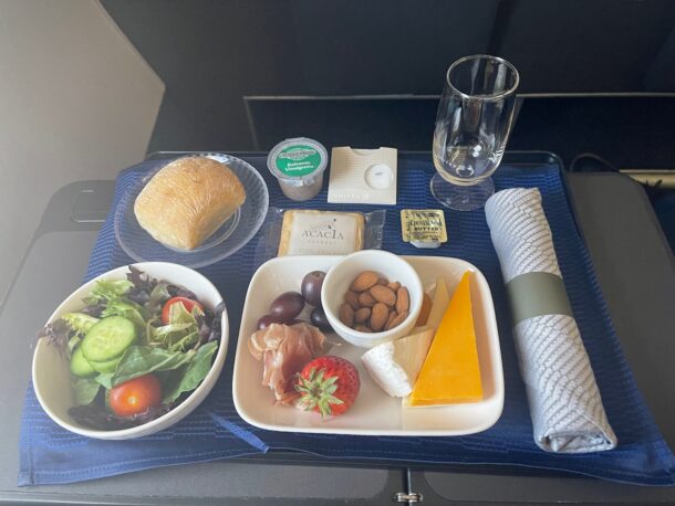 Review: United Airlines 757-300 First Class - Live and Let's Fly