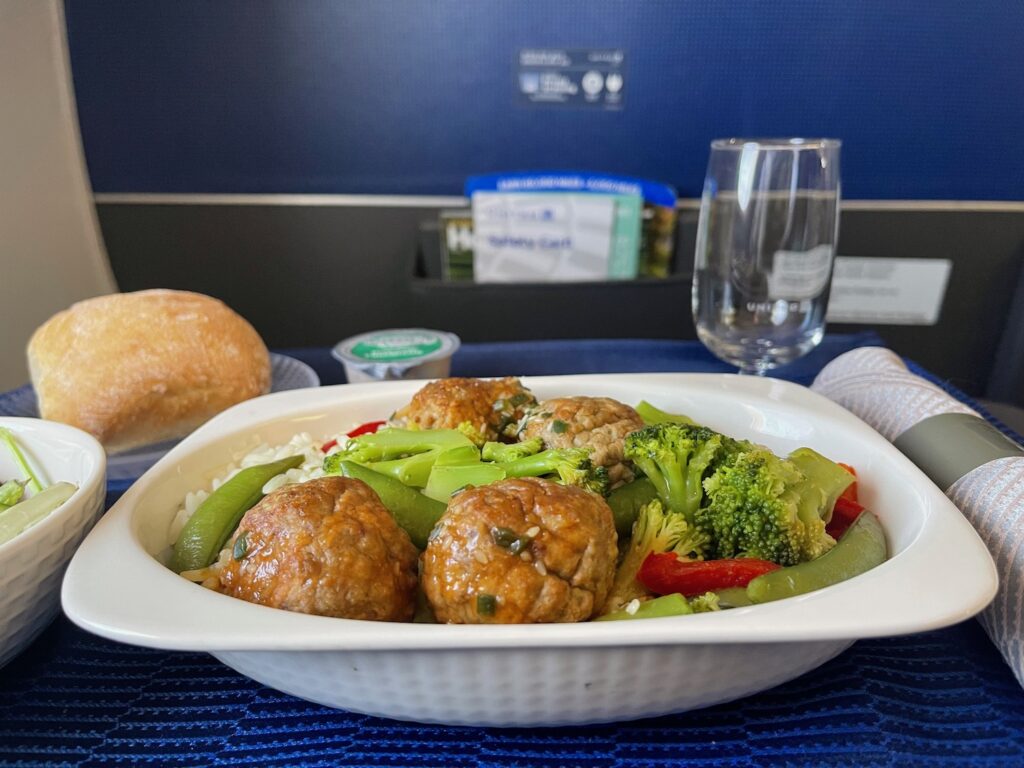 Review: United Airlines 757-300 First Class - Live and Let's Fly