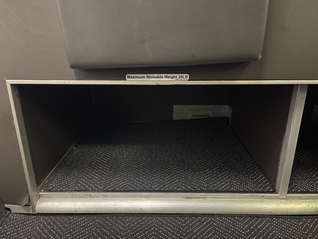 Review: United Airlines 757-300 First Class - Live and Let's Fly