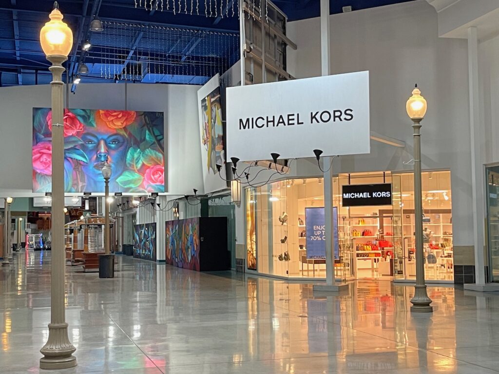 Our Eerie Walk Through The Desolate Primm Outlets - Live and Let's Fly