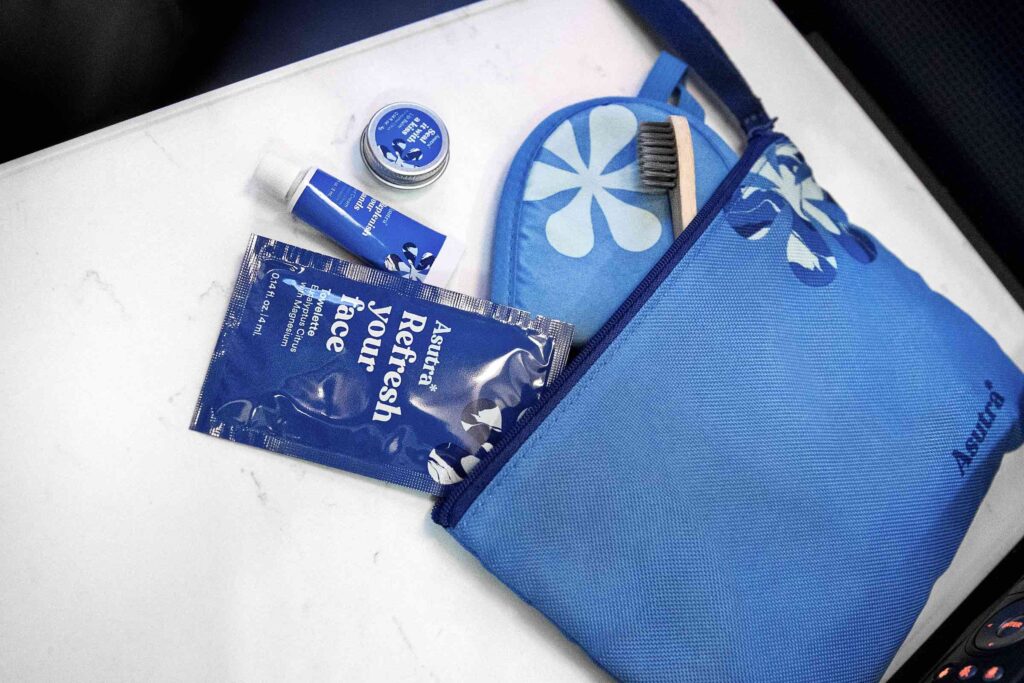 United Airlines Updates Domestic Amenity Kits - Live and Let's Fly