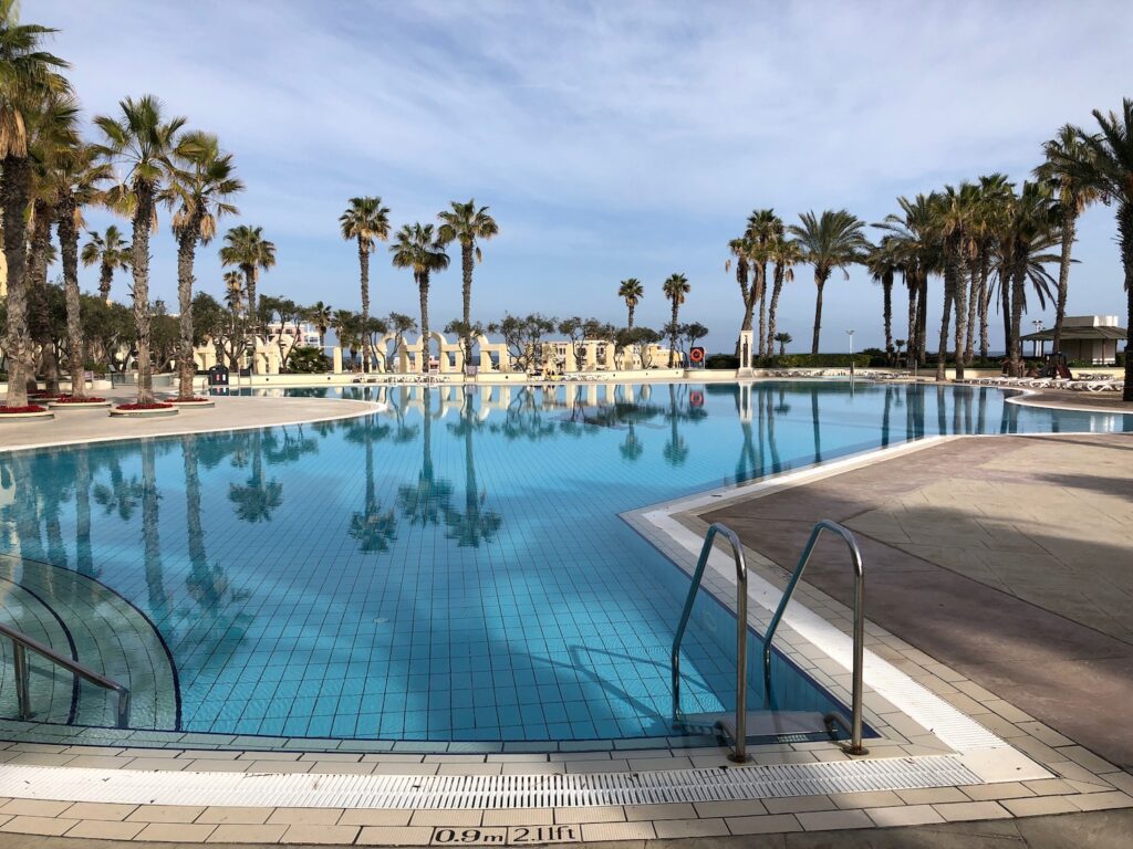 Review: Hilton Malta - Live and Let's Fly