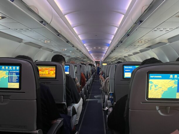 Rude: Jumping Up And Running Down Aircraft Aisle To Be First Off - Live ...