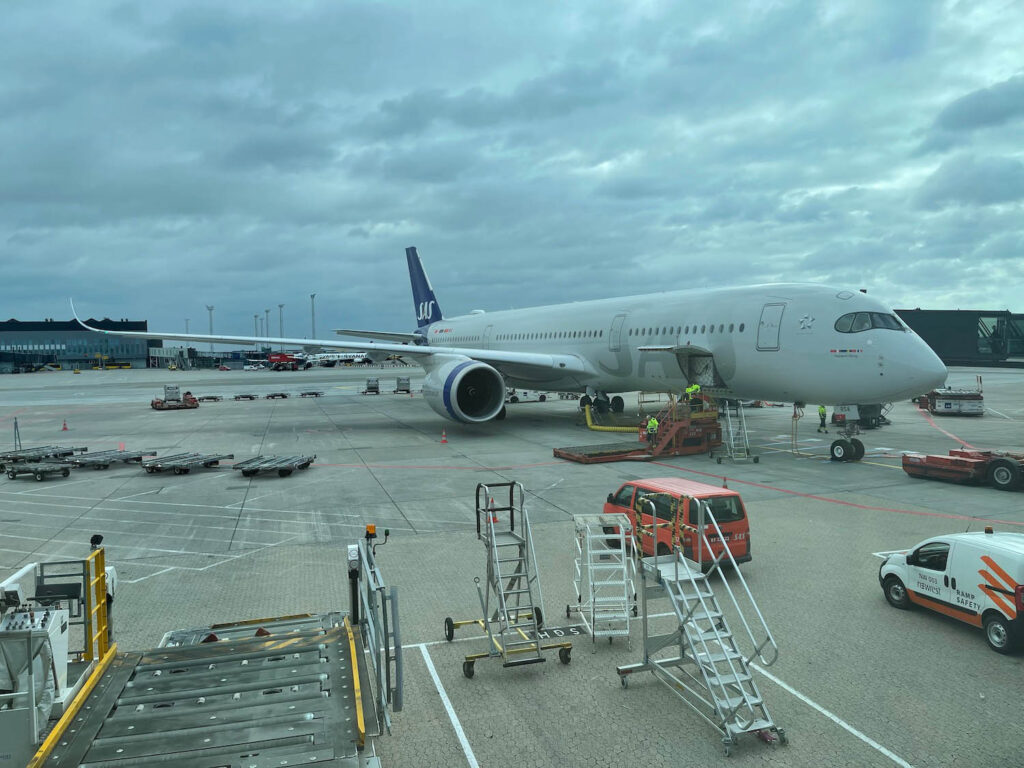 Review: SAS A350-900 Economy Class - Live and Let's Fly