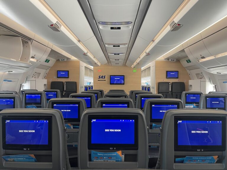 Review: SAS A350-900 Economy Class - Live and Let's Fly
