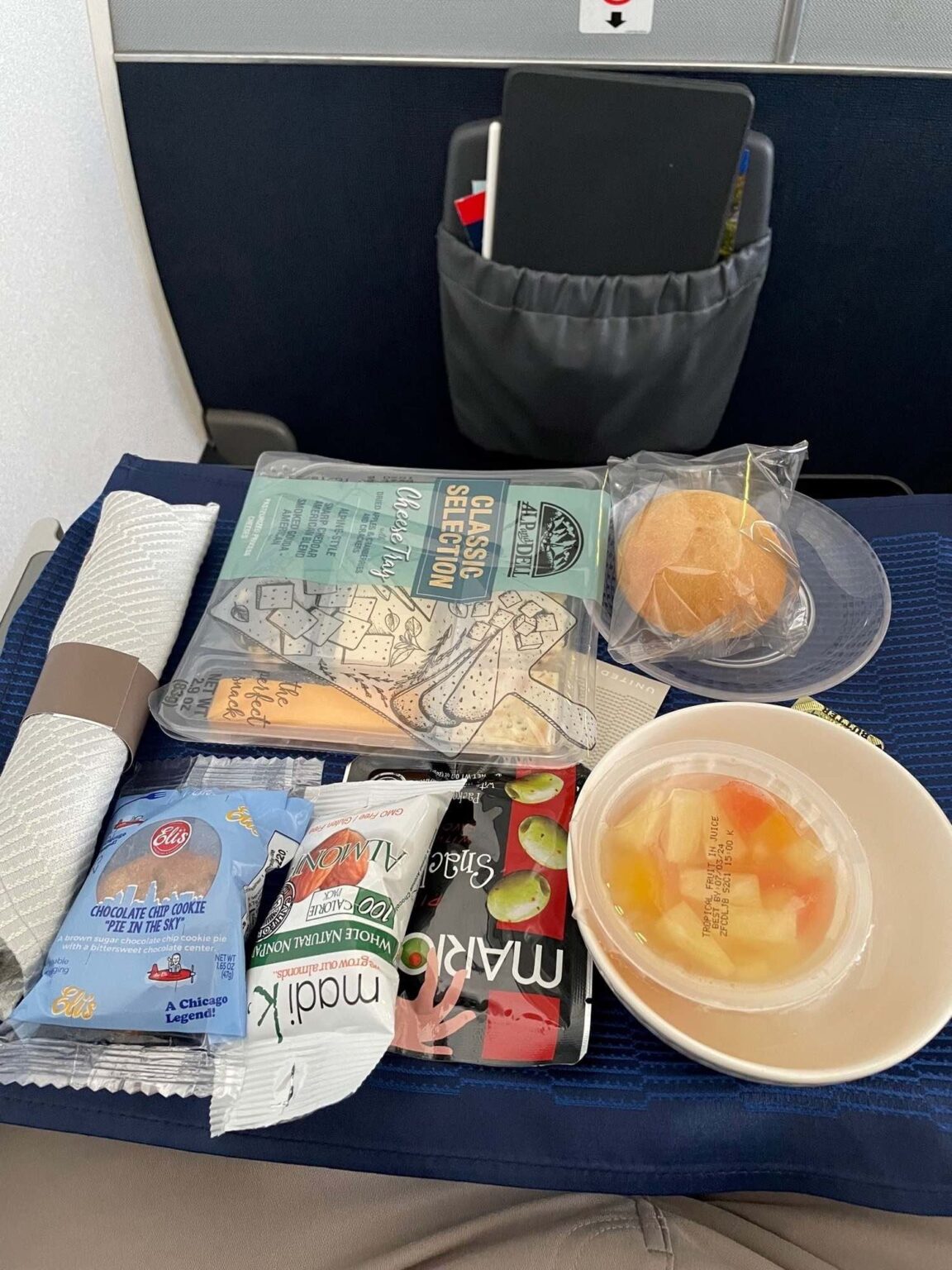 Fresh Food Returns To United Express - Live and Let's Fly