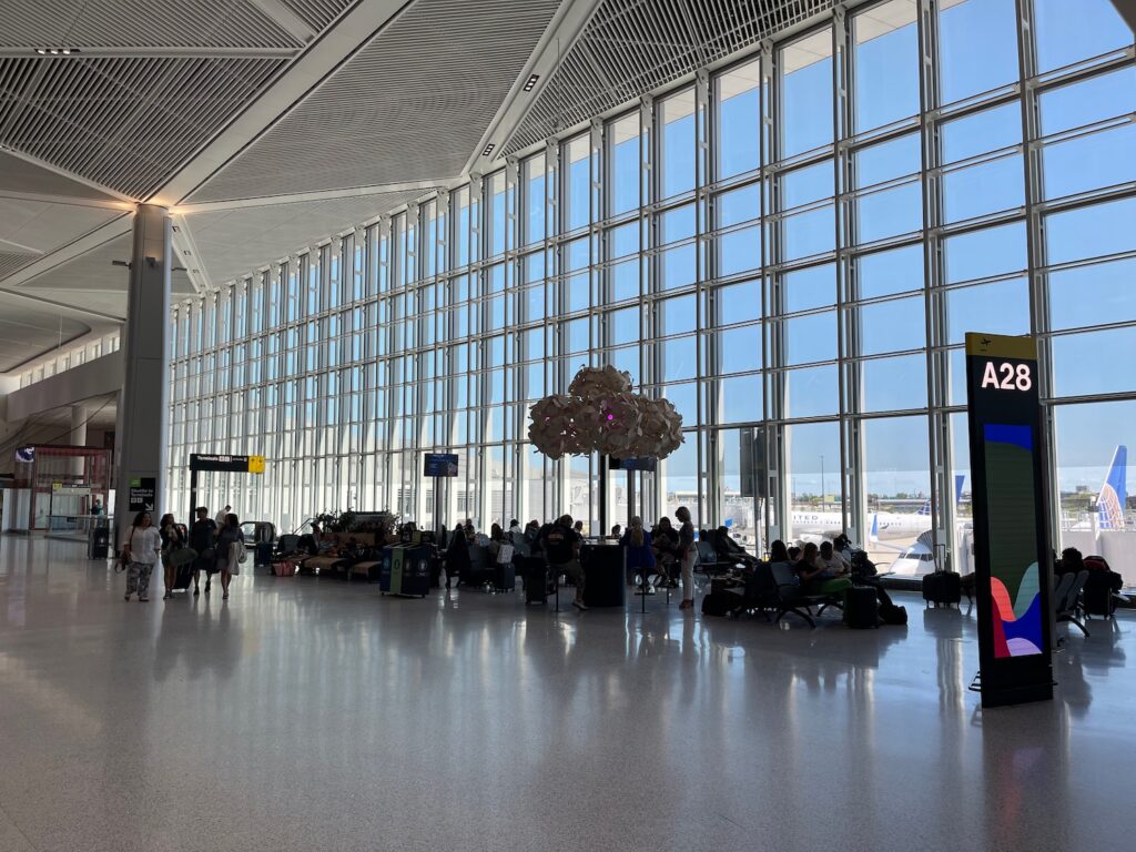 Newark Terminal A: Beautiful - Live and Let's Fly